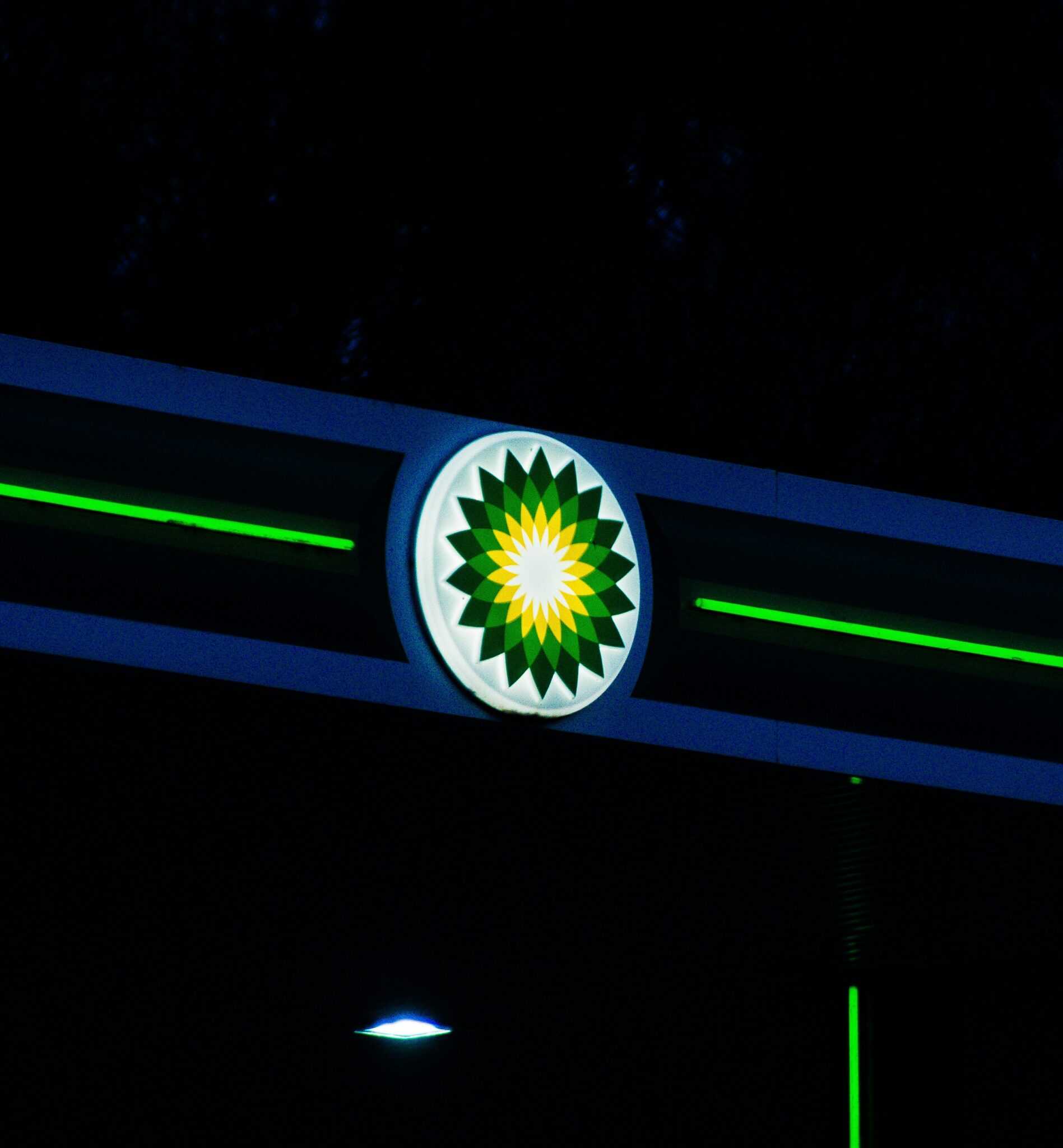 BP Logo: Meaning, History, Design Influences, and Evolution - Boon ...
