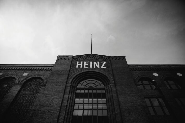 Heinz Logo: Meaning, History, Design Influences, and Evolution - Boon ...