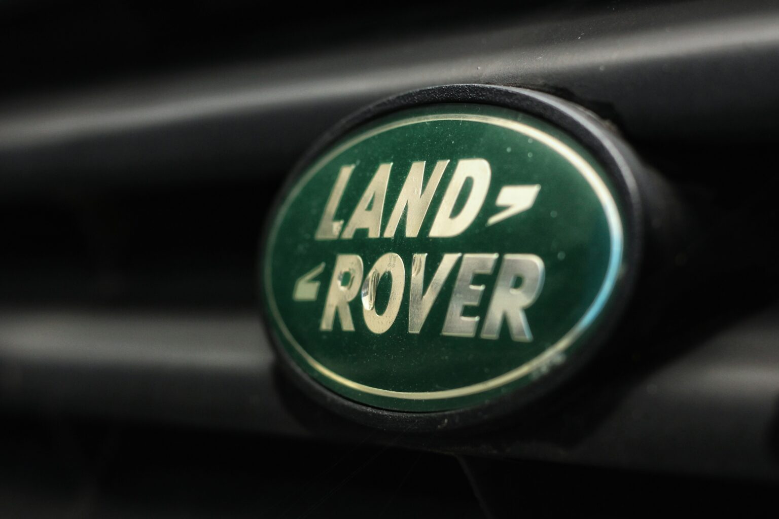 Land Rover Logo: Meaning, History, Design Influences, and Evolution ...