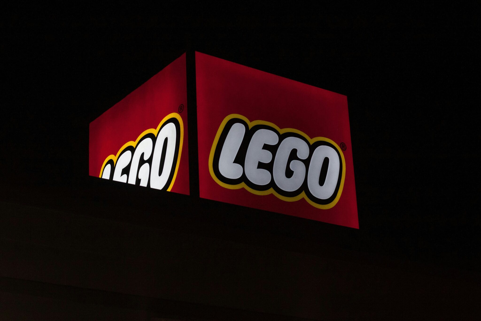 Lego Logo: Meaning, History, Design Influences, and Evolution - Boon ...