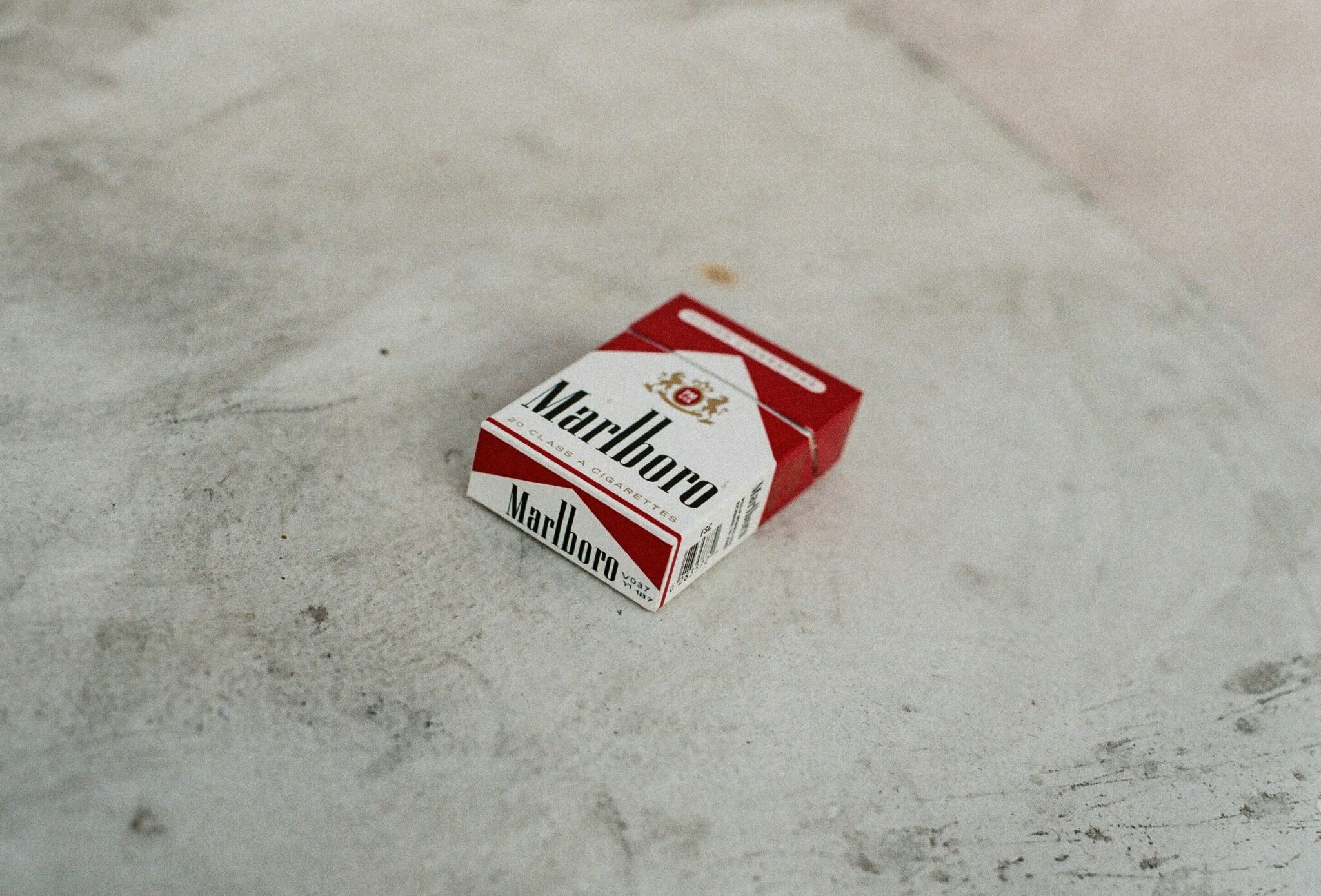 Marlboro Logo: Meaning, History, Design Influences, and Evolution ...