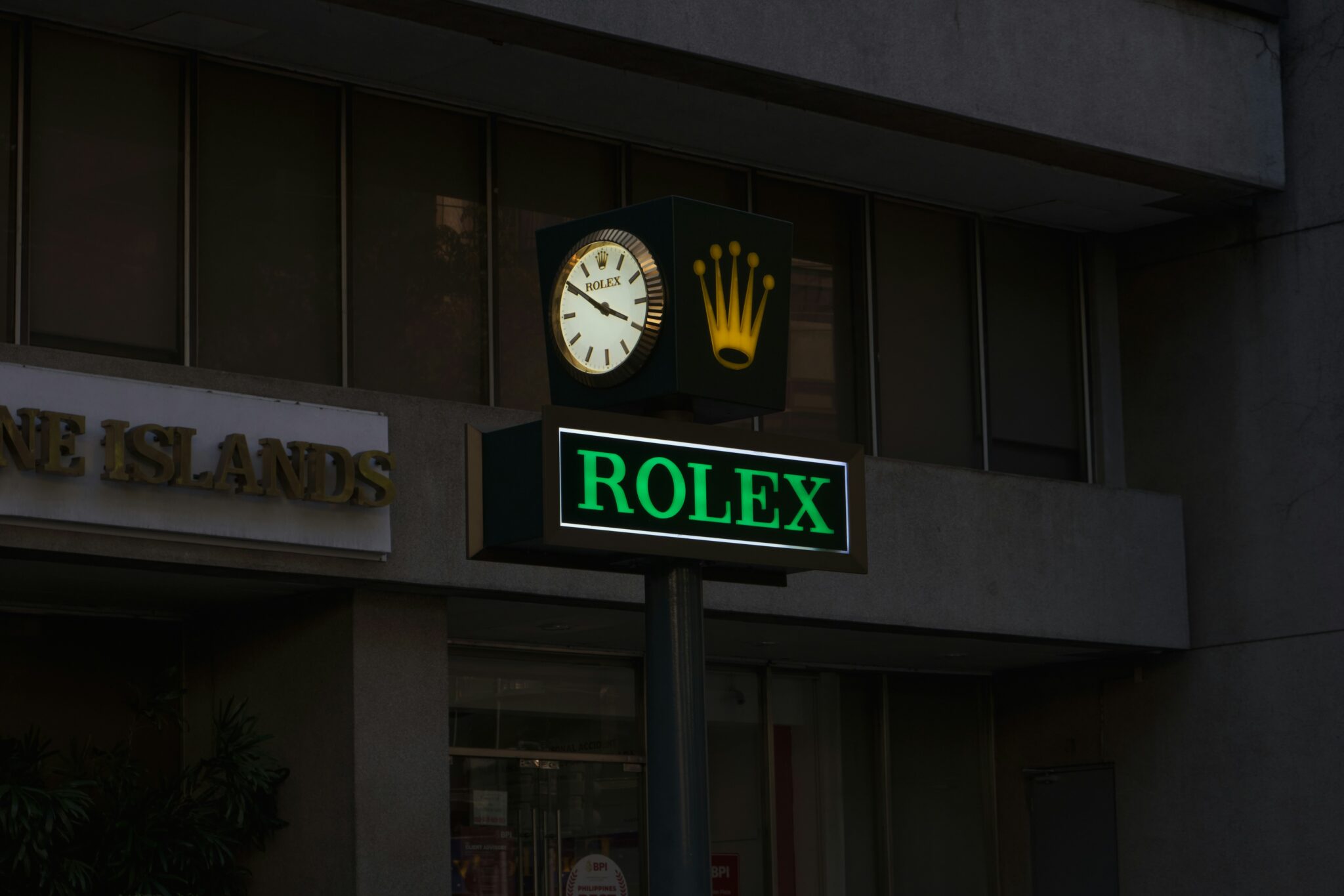 Rolex Logo: Meaning, History, Design Influences, and Evolution - Boon ...