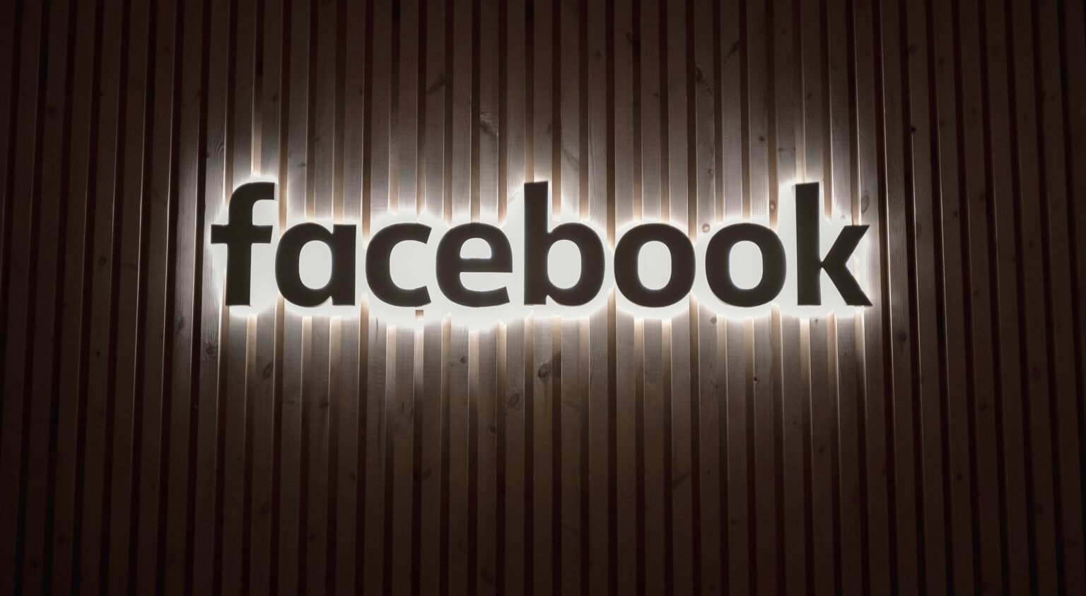 Facebook Logo: Meaning, History, Design Influences, and Evolution ...