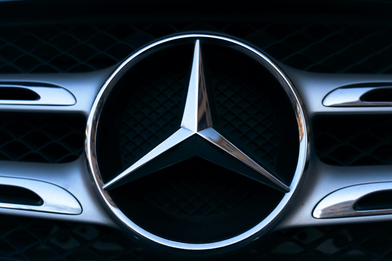 Mercedes Benz Logo: Meaning, History, Design Influences, and Evolution ...
